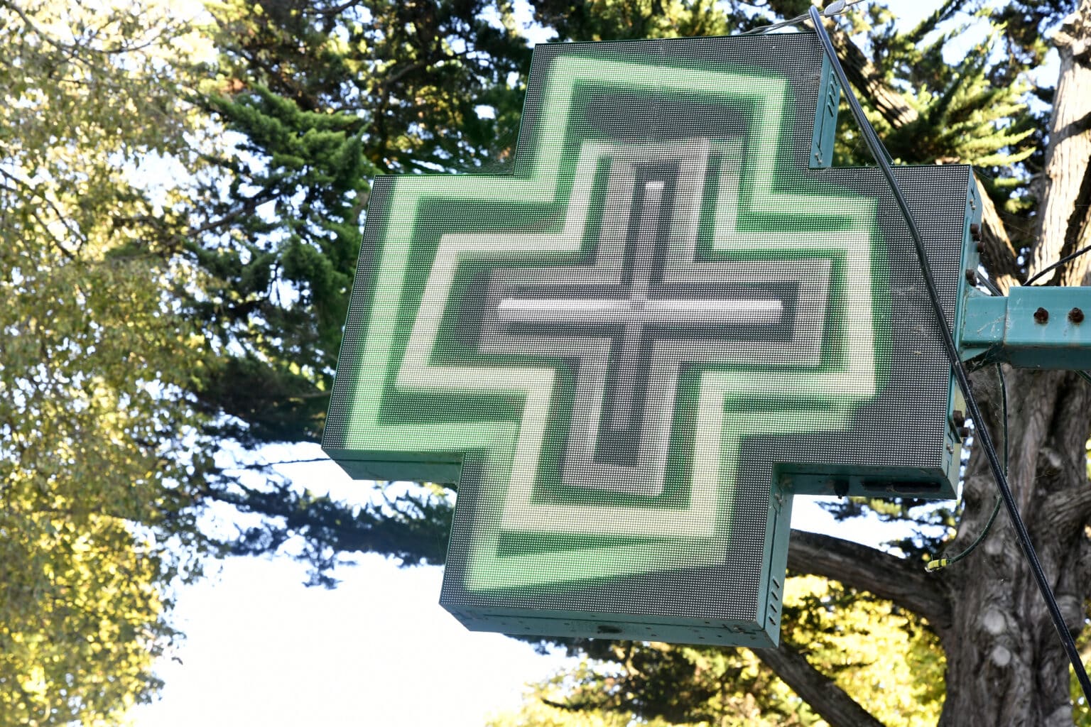 Infarmed e ACSS atualizam normas de prescrição e dispensa de ...